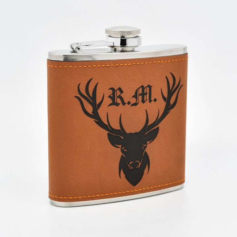 Flachmann aus Edelstahl mit dunklem Holz und Gravur - AE-Werbetechnik